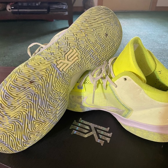 Nike | Shoes | Kyrie Fly Traps Wore Maybe 7 Times No Rips Or Tears Only ...